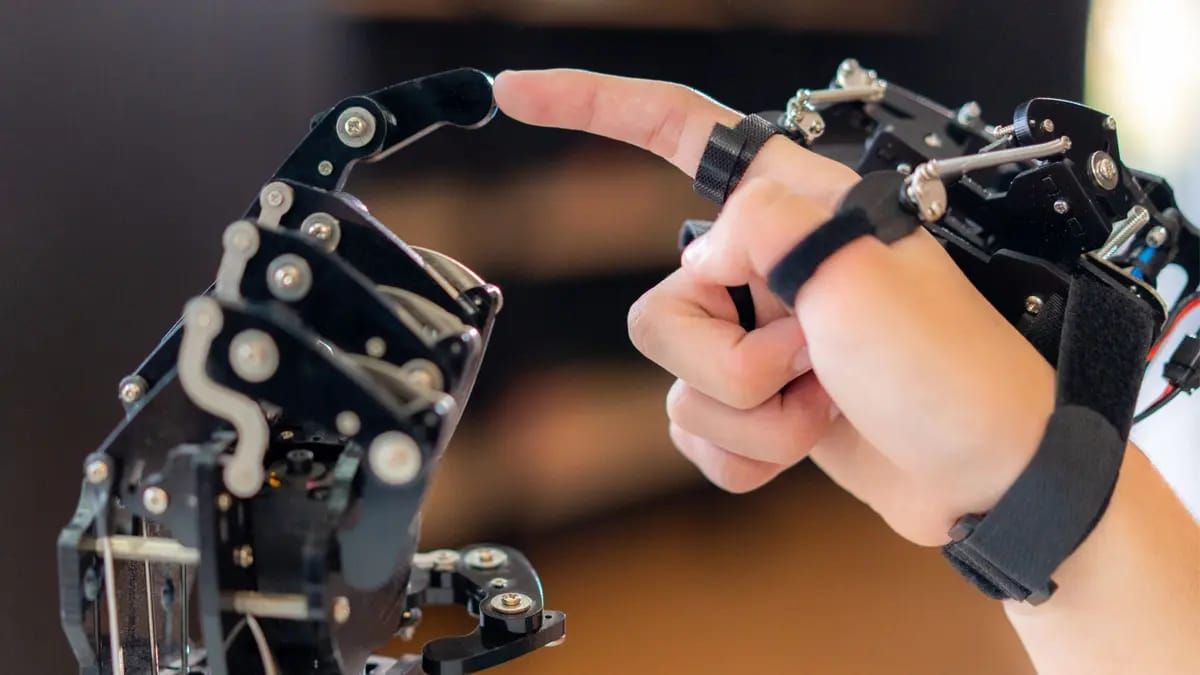 Lego Robotic SoftHand: Great invention by a 16 year old Teen of UK